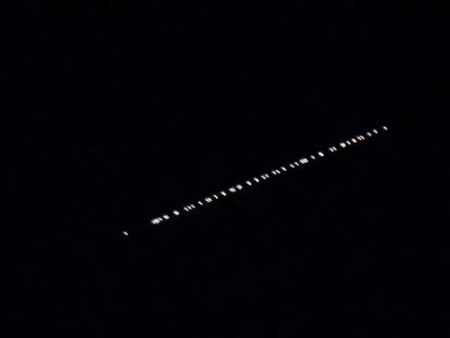 Oι δορυφόροι Starlink του Έλον Μασκ έγιναν ορατοί στον ουρανό του ...