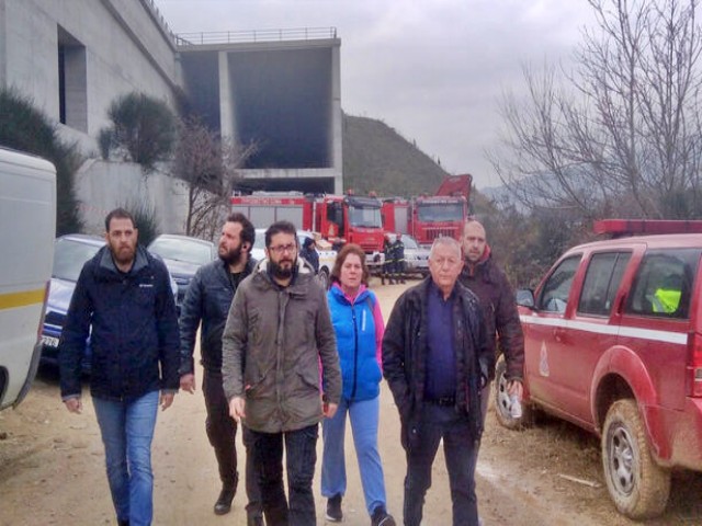 Κλιμάκιο του ΚΚΕ στο σημείο της τραγωδίας στα Τέμπη - TirnavosPress