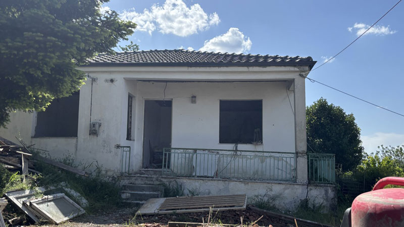 Τραγωδία στα Φάρσαλα: 19χρονος καταπλακώθηκε από τοίχο - TirnavosPress