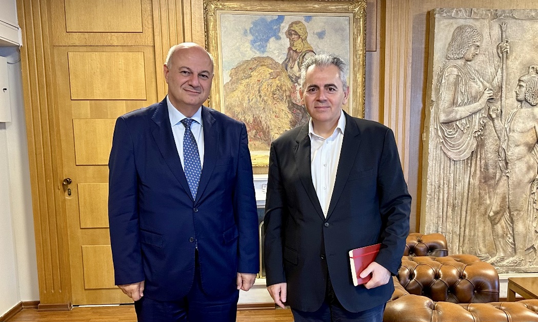Μάξιμος προς ΥΠΑΑΤ: Απώλεια εισοδήματος αμυγδαλοπαραγωγών λόγω ...