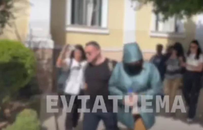 Συνελήφθη η διευθύντρια, o υποδιευθυντής και 5 υπάλληλοι της Δ.Ο.Υ ...
