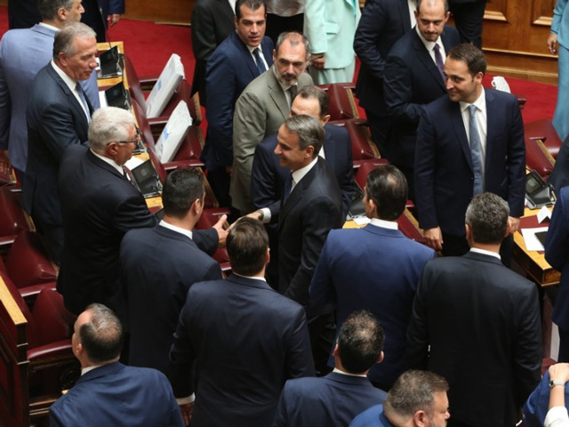 Ορκίσθηκαν οι νέοι βουλευτές - TirnavosPress